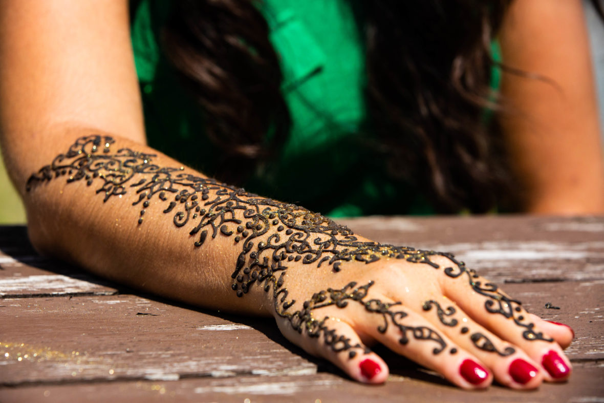 Meet the Henna Lady of Ottawa | CBC News